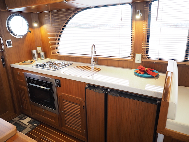 31 Sedan Interior Gallery - Helmsman