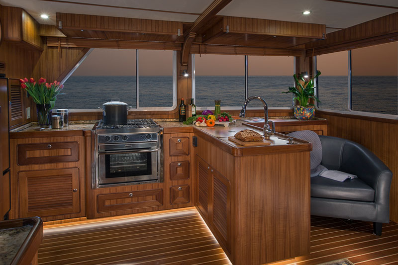 38E Pilothouse Interior Gallery - Helmsman
