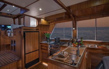 38E Pilothouse Interior Gallery - Helmsman