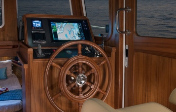 38E Pilothouse Interior Gallery - Helmsman