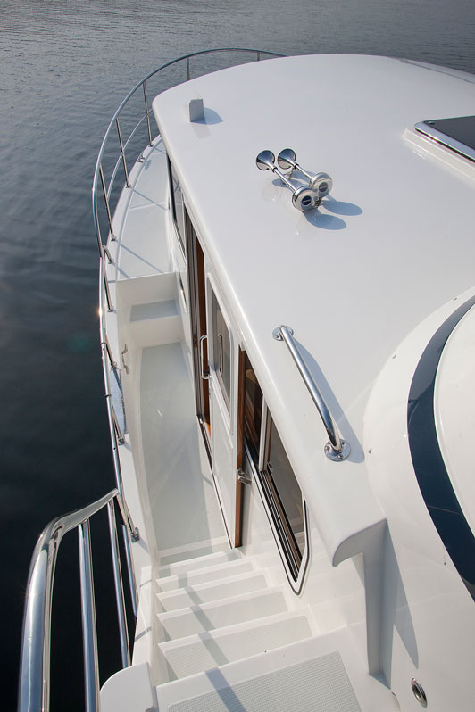 43 Pilothouse Exterior Gallery - Helmsman