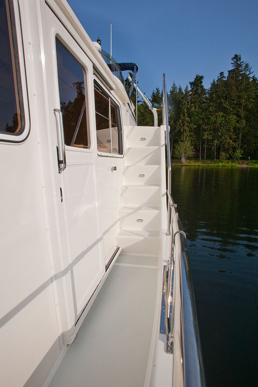 43 Pilothouse Exterior Gallery - Helmsman