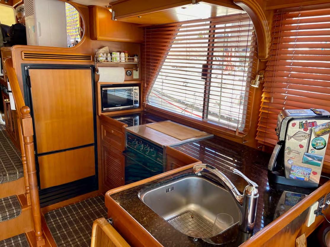 2011 Mariner 37 Seville Pilothouse For Sale - Helmsman